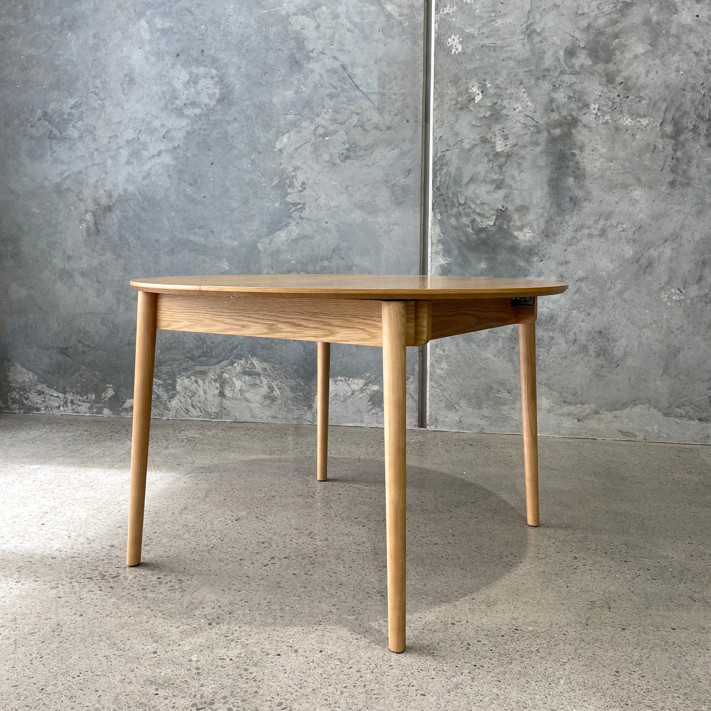 Calla Round Extendable Dining Table - Natural – Loft Furniture NZ