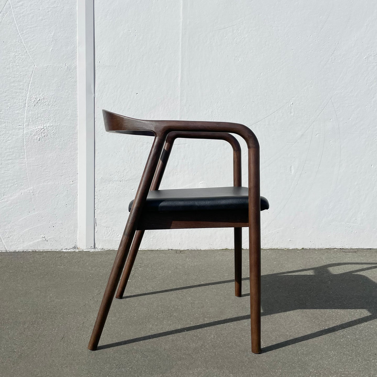 Victoria Dining Chair - Black / Walnut – Loft Furniture NZ